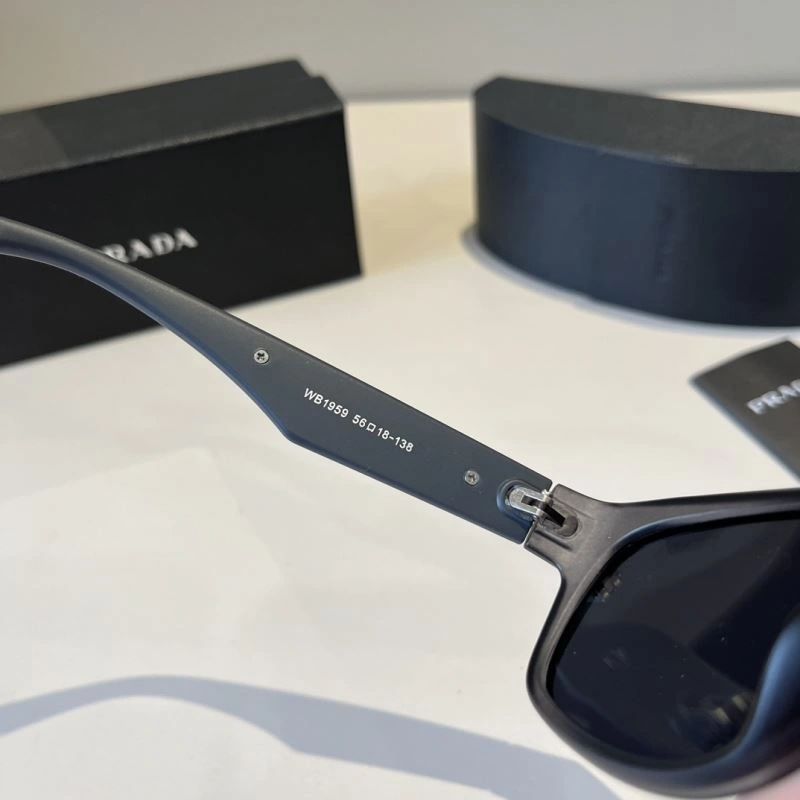 Top mirror Prada Sunglasses