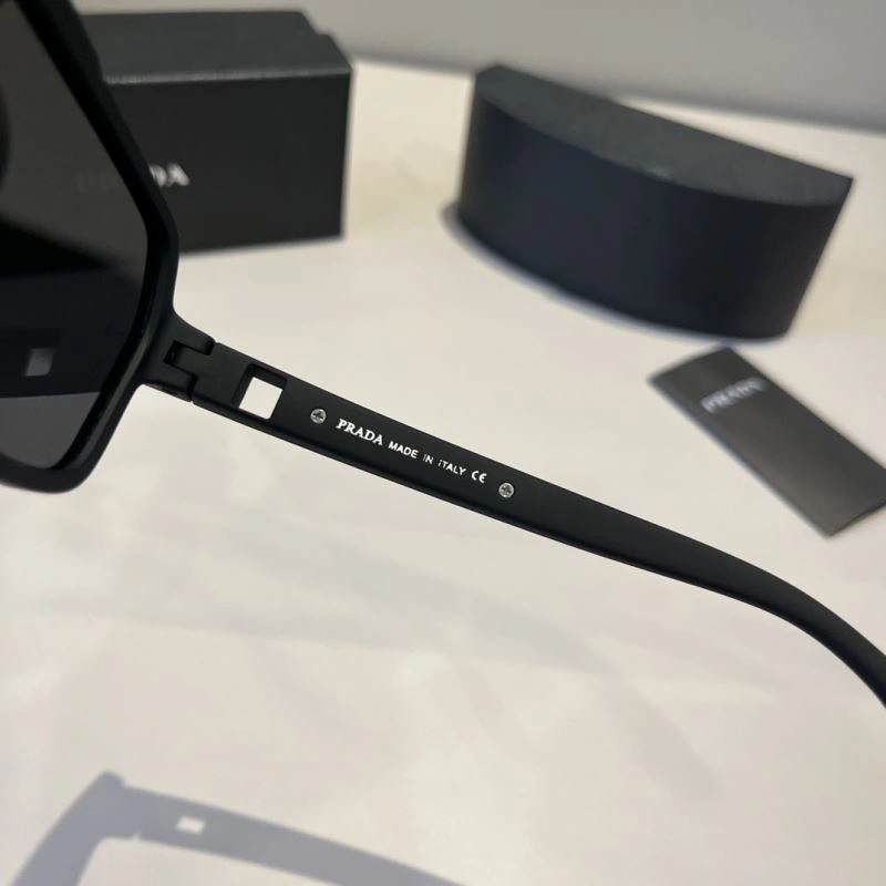 Top match Prada Sunglasses