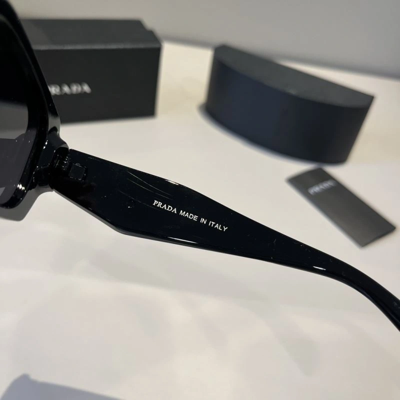Accurate model Prada Sunglasses