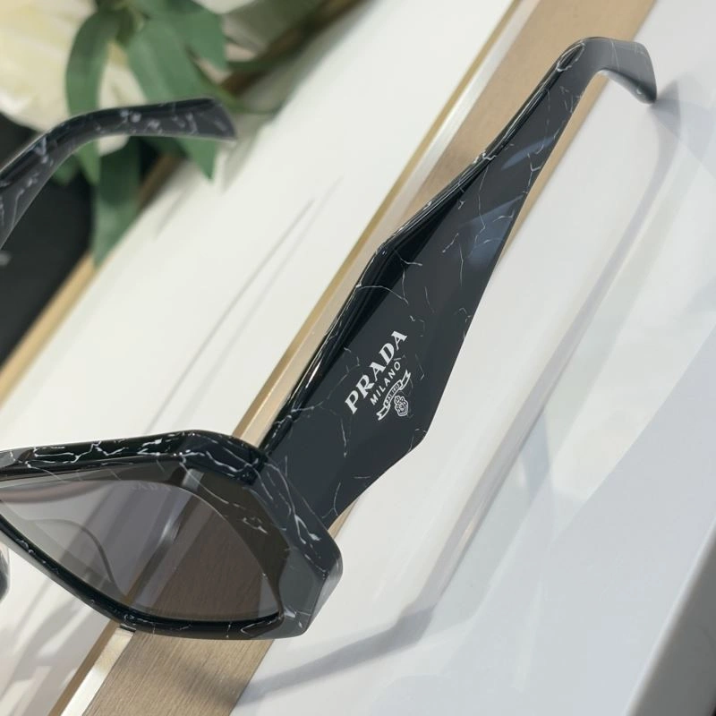 Low-cost Prada Sunglasses