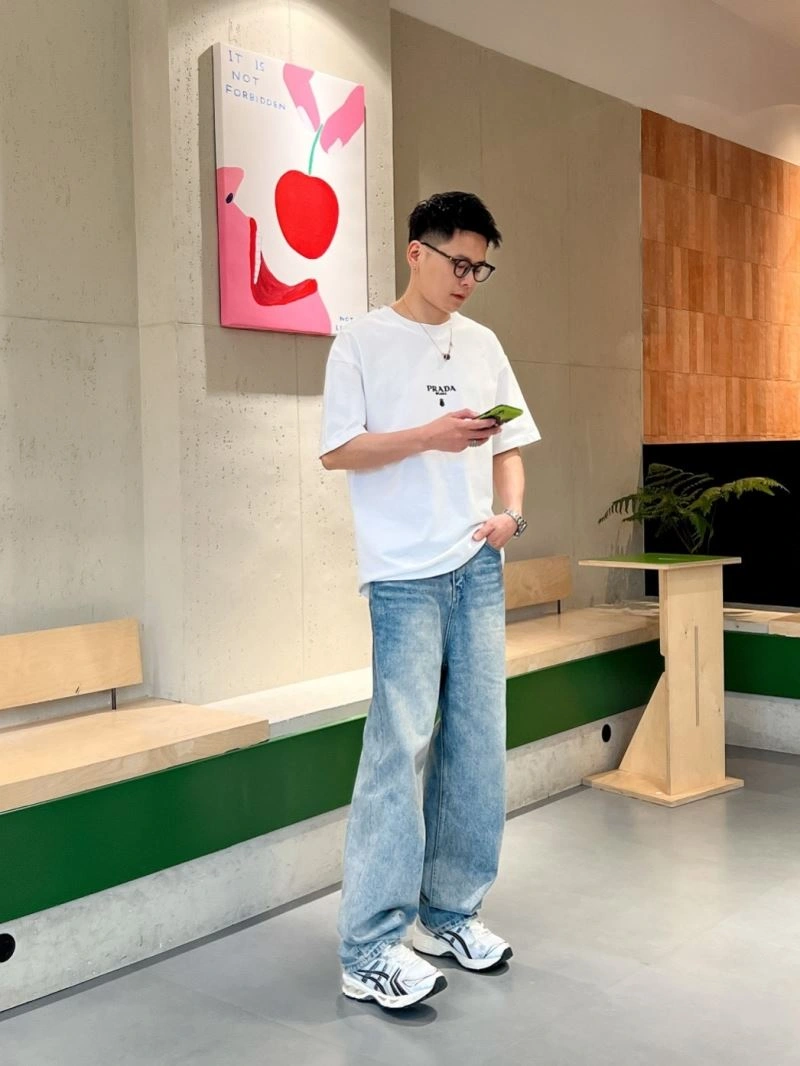 Low-cost Prada T-Shirts