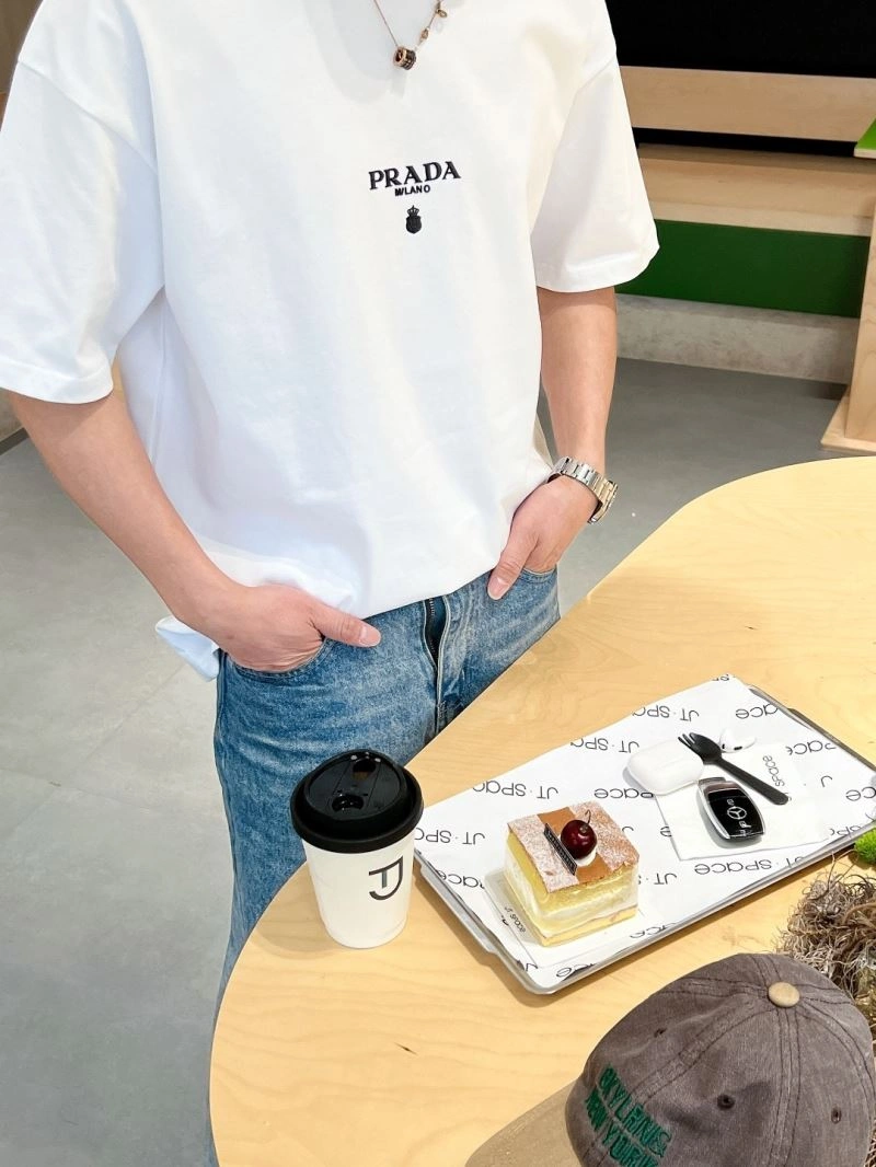 Low-cost Prada T-Shirts