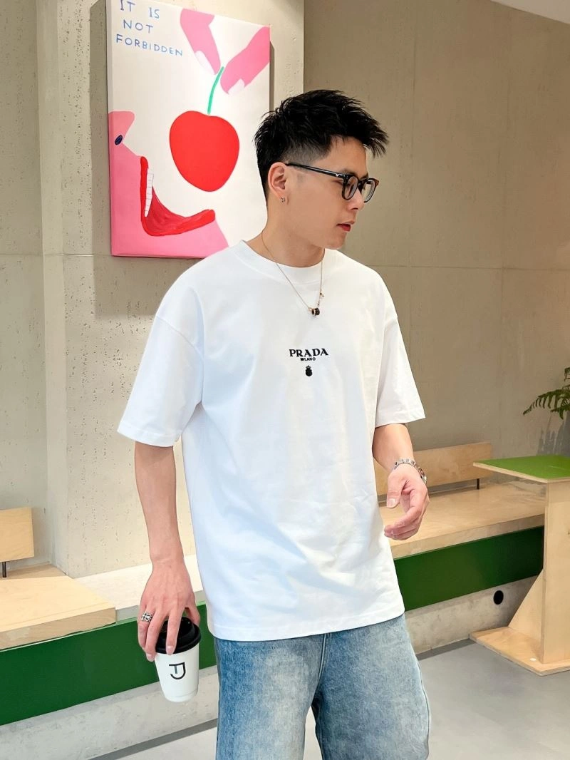 Low-cost Prada T-Shirts