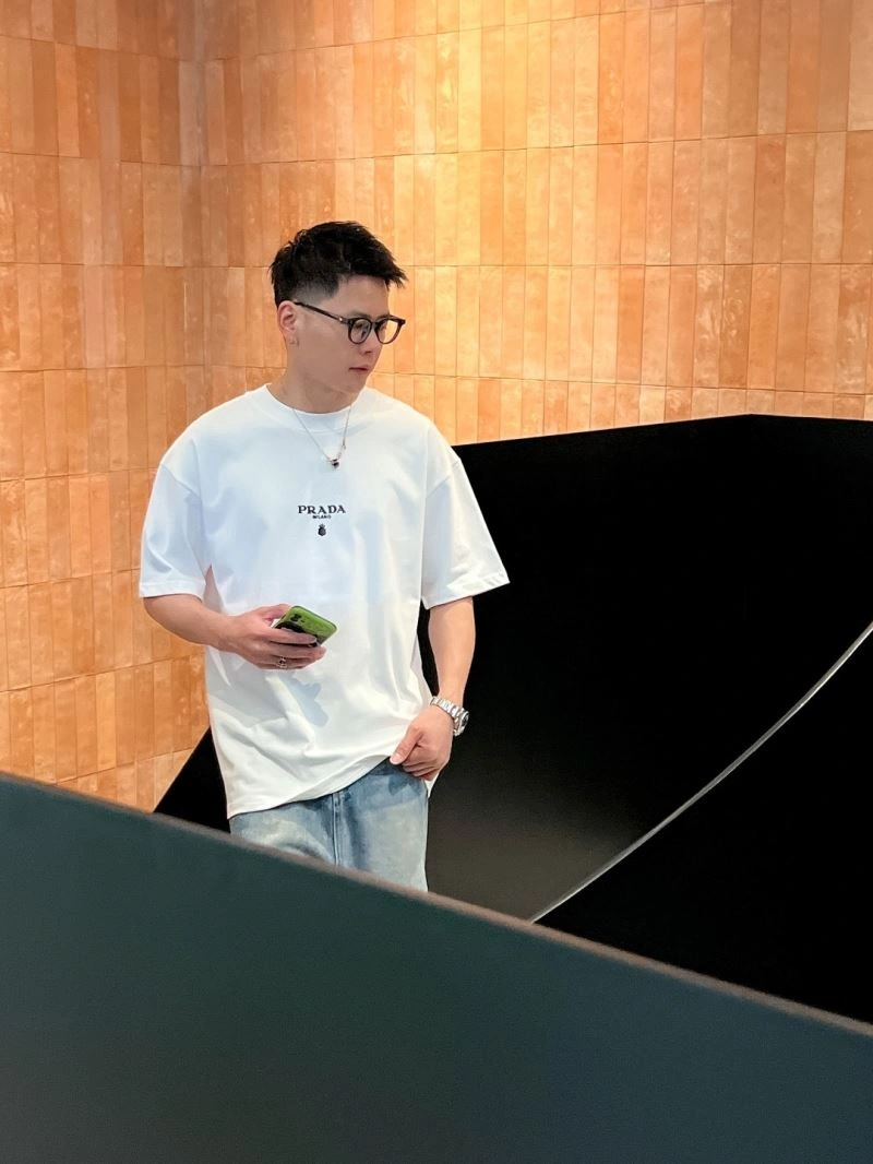 Low-cost Prada T-Shirts
