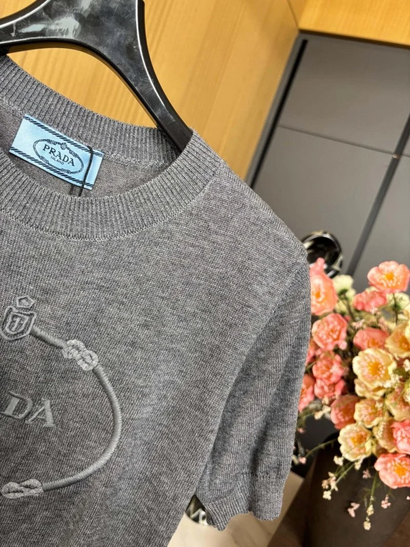 Inexpensive Prada T-Shirts
