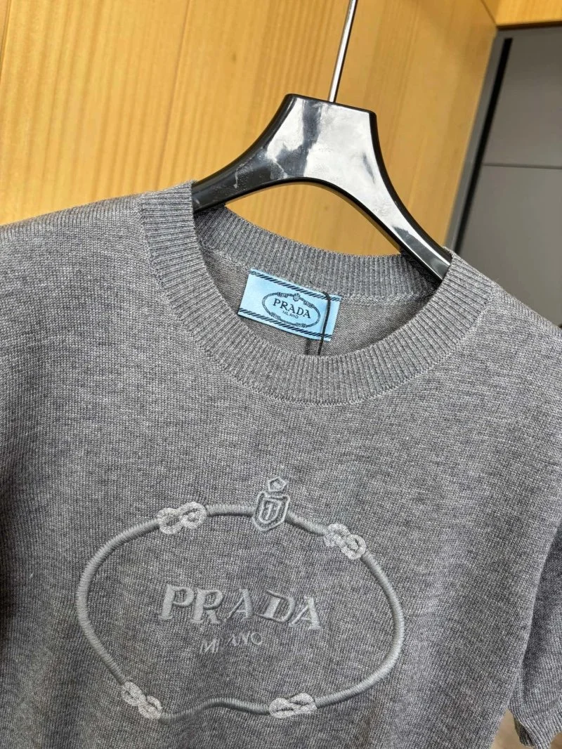 Inexpensive Prada T-Shirts