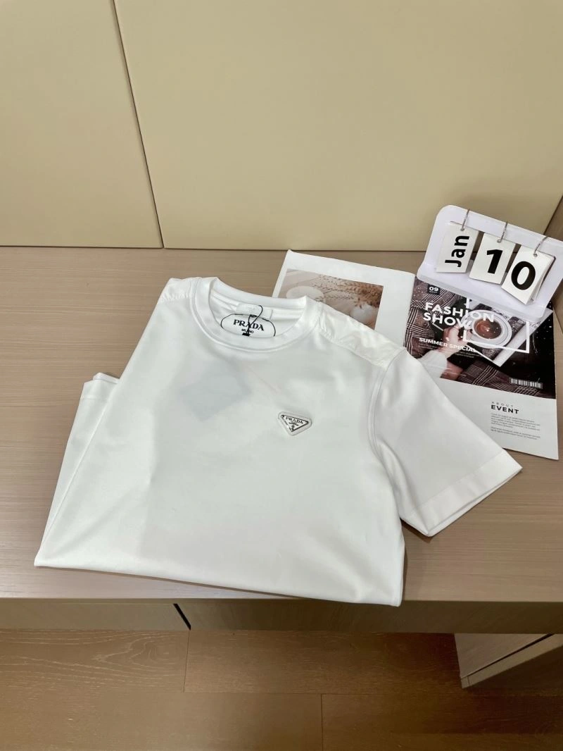 High fidelity Prada T-Shirts