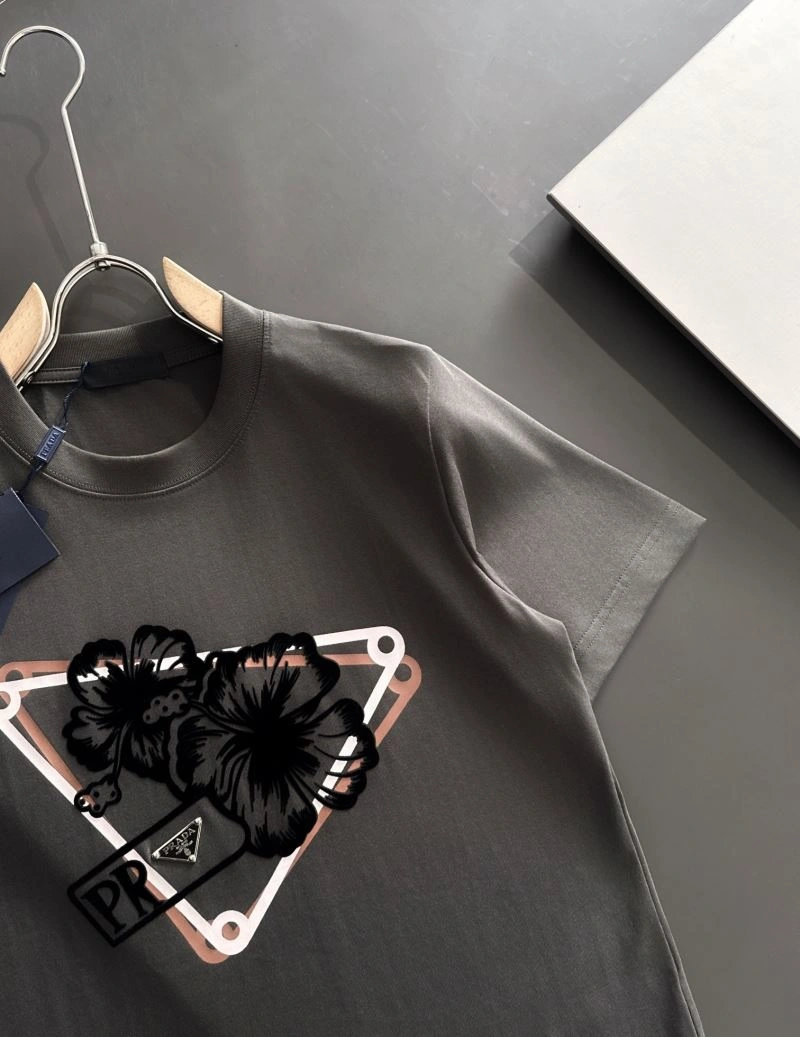 Accurate model Prada T-Shirts