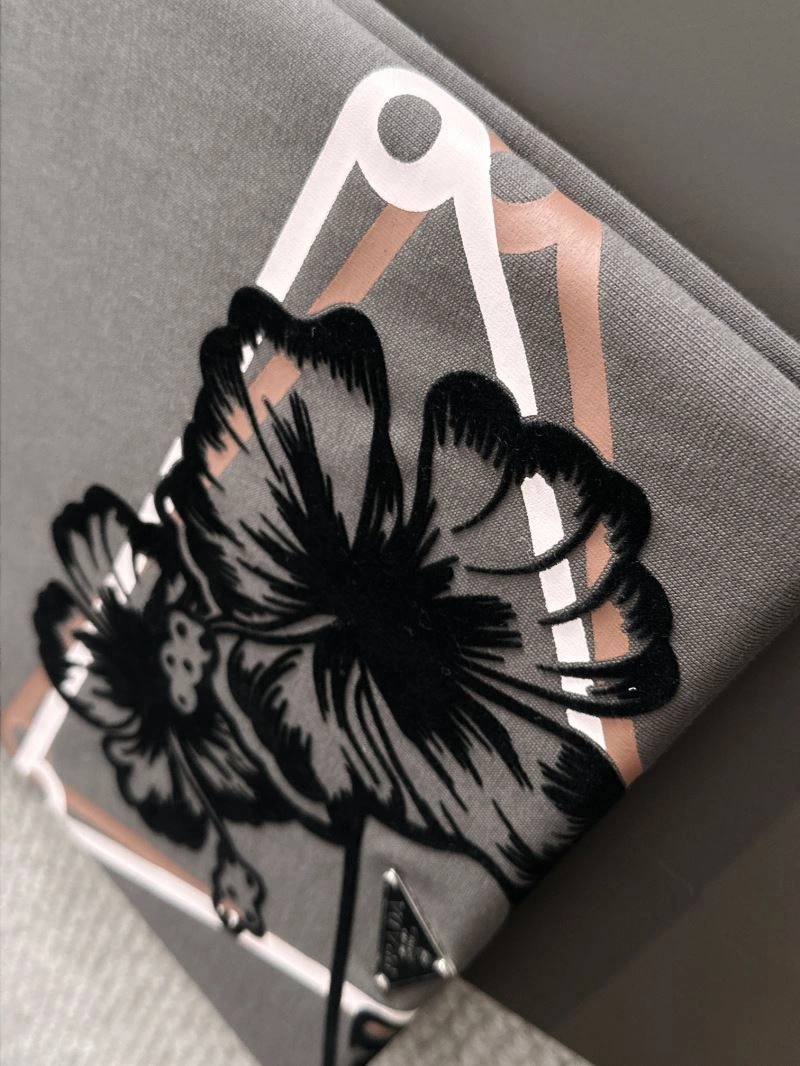 Accurate model Prada T-Shirts
