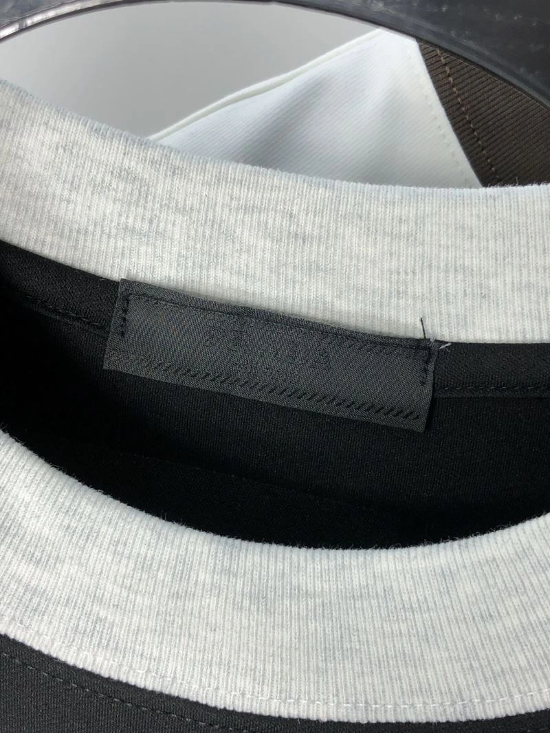 Low-cost Prada T-Shirts