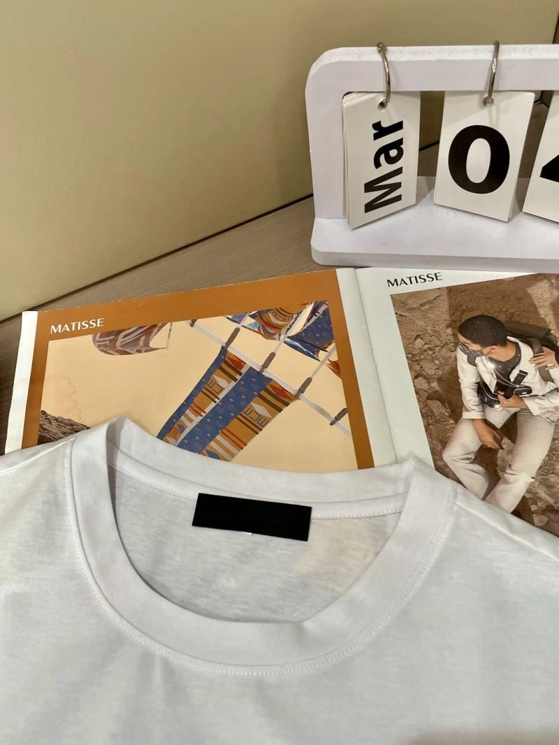 Low-cost Prada T-Shirts