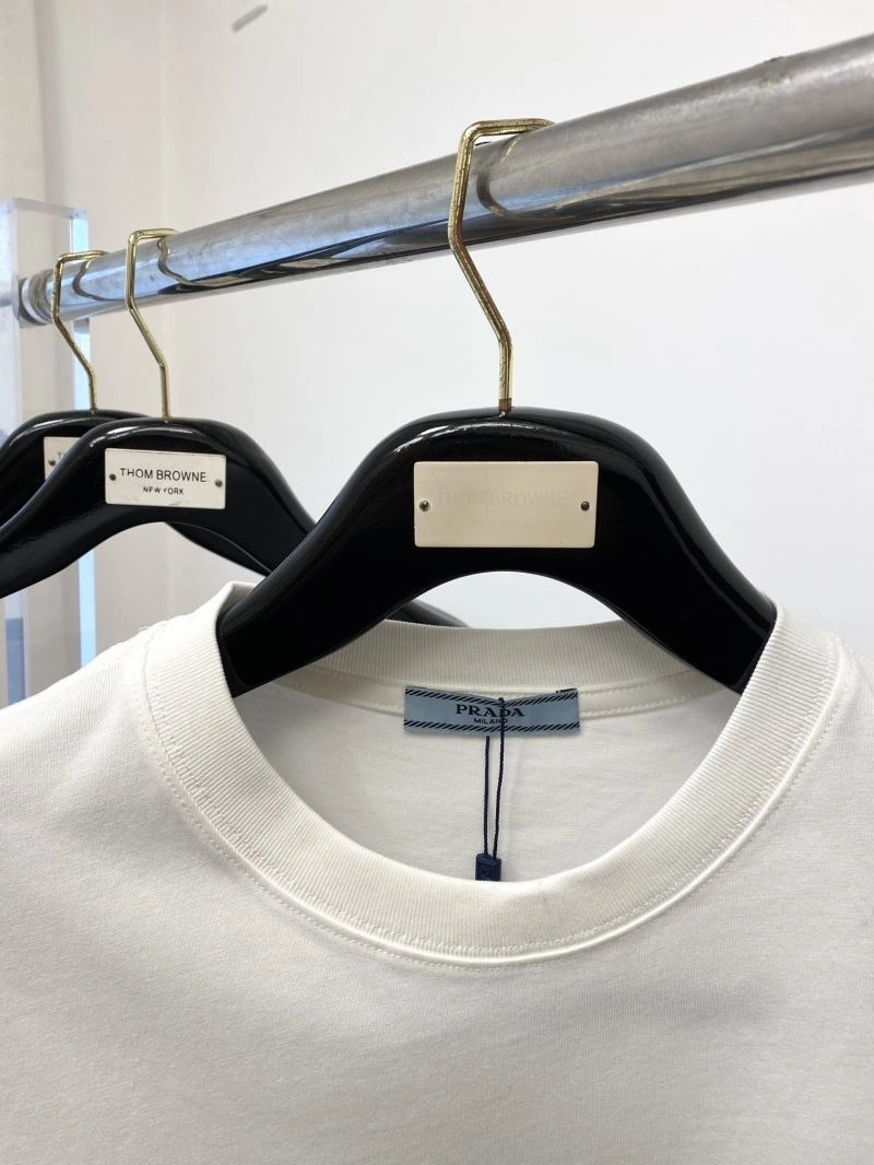 Low-cost Prada T-Shirts