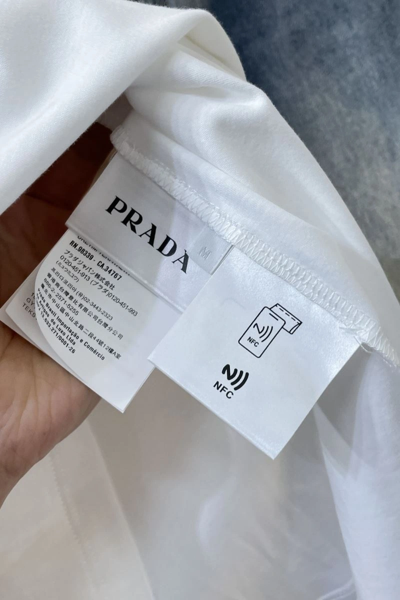 Low-cost Prada T-Shirts