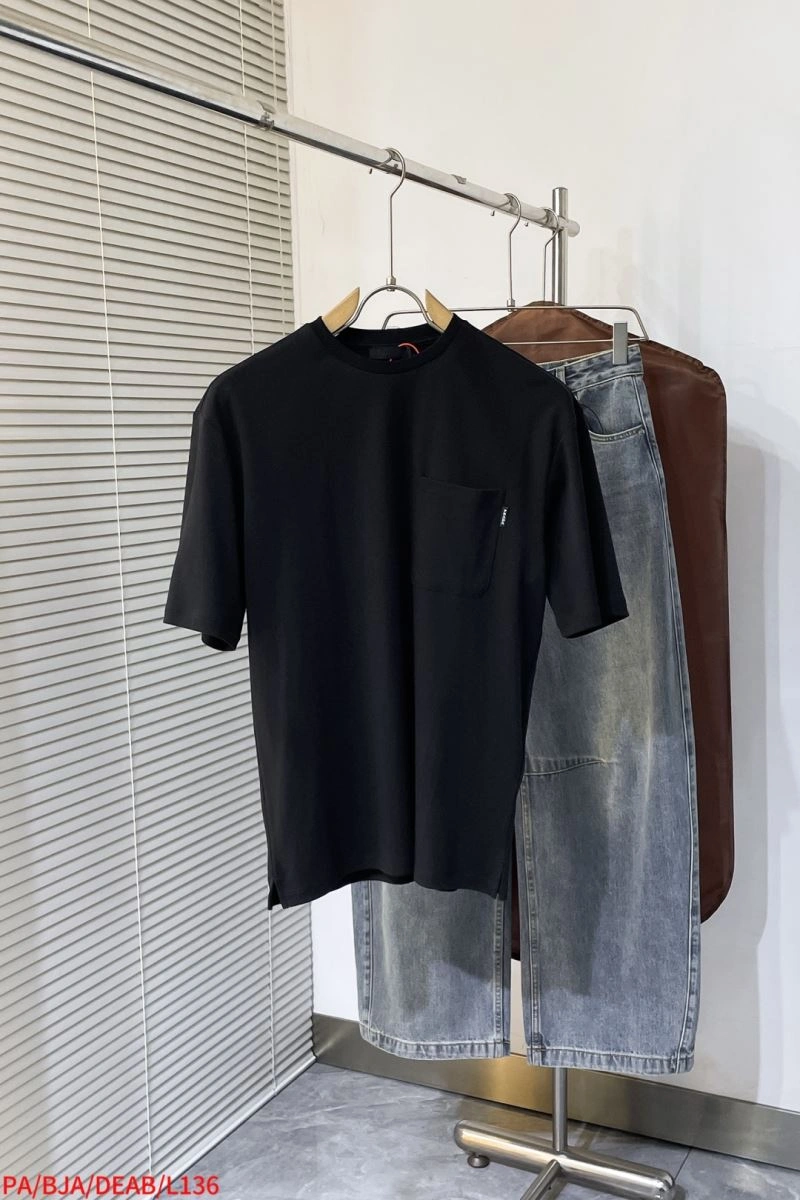 Low-cost Prada T-Shirts