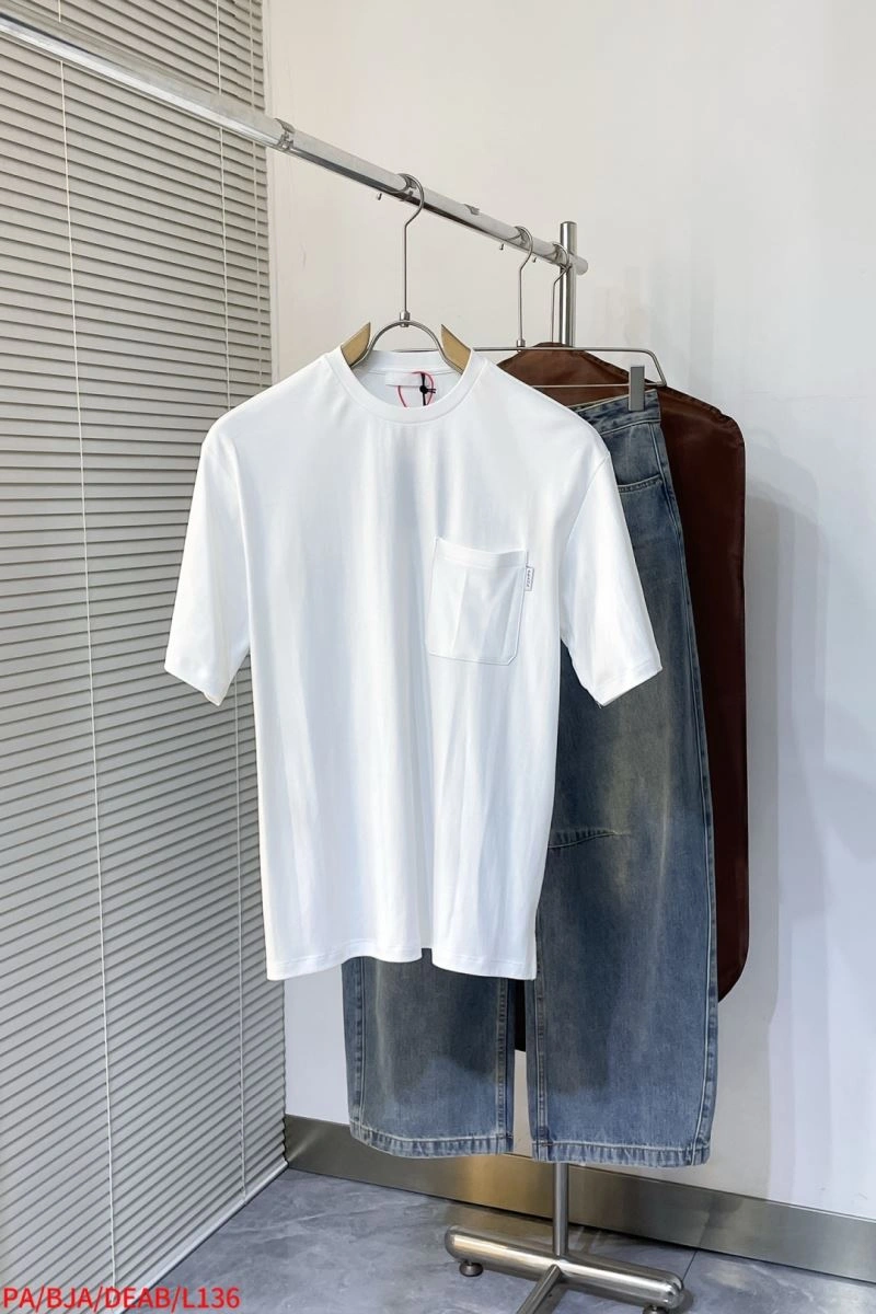 Low-cost Prada T-Shirts