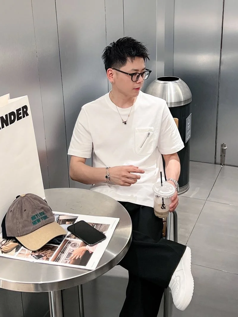 Cut-rate Prada T-Shirts