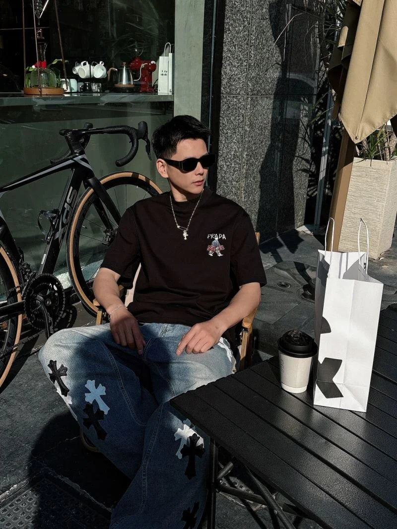 Low-cost Prada T-Shirts