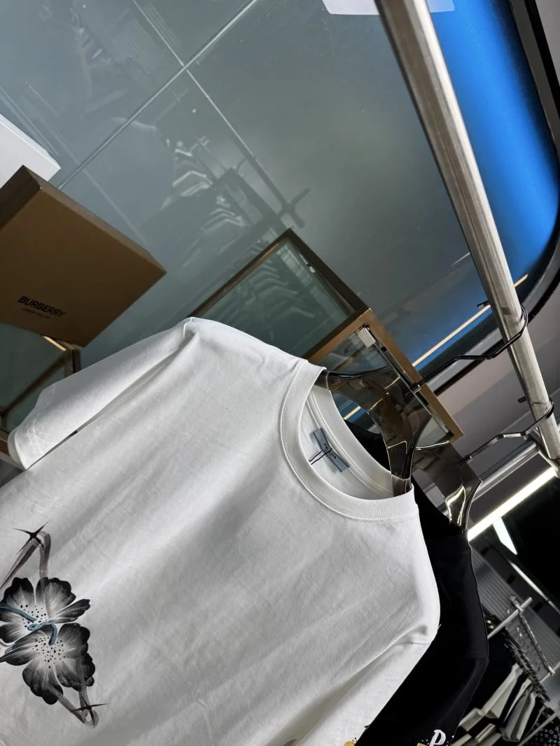 High fidelity Prada T-Shirts