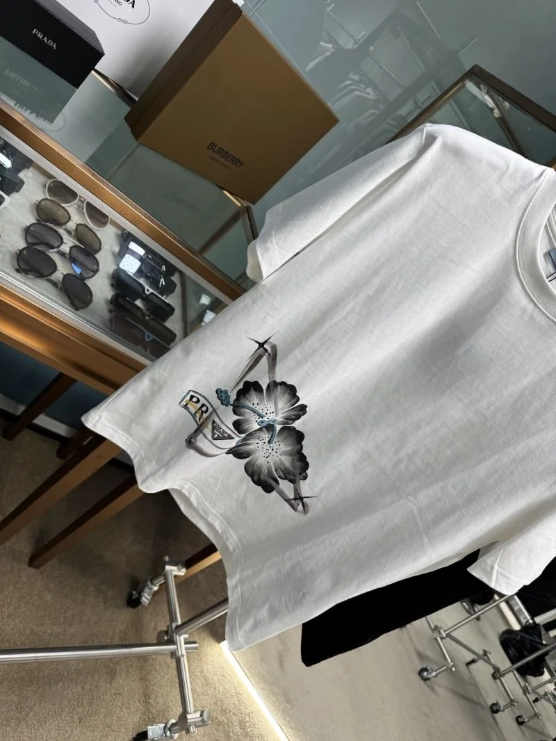 High fidelity Prada T-Shirts
