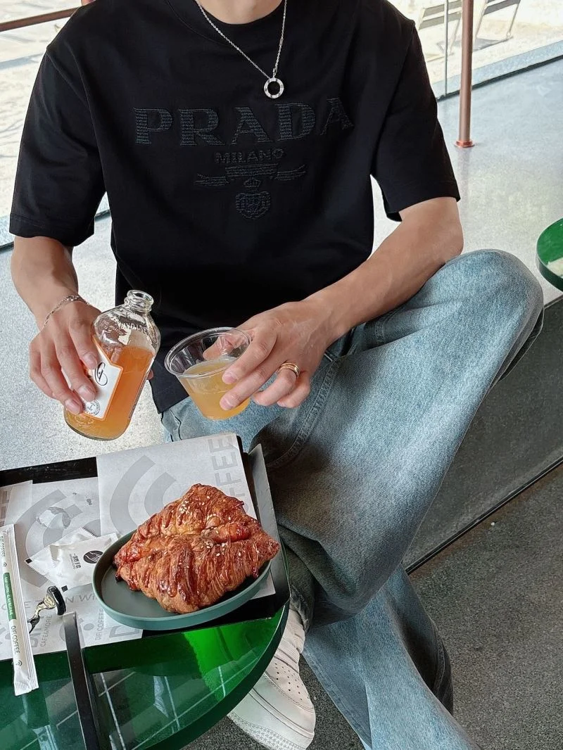 Accurate model Prada T-Shirts