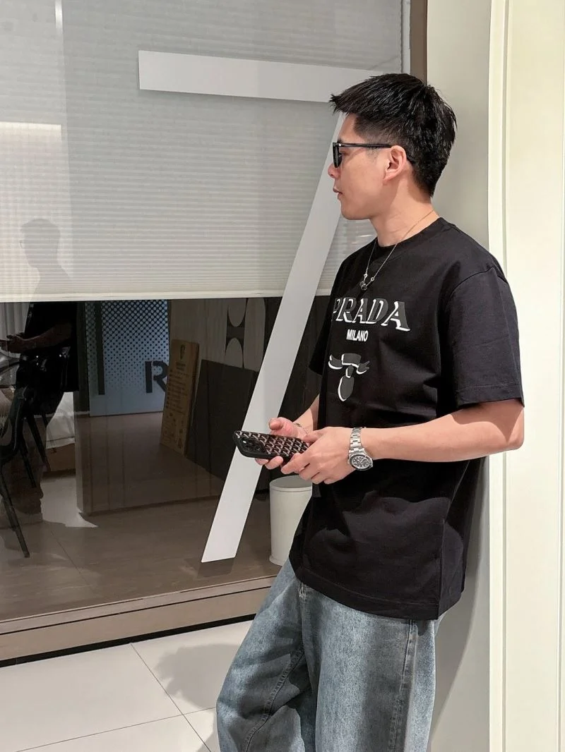 High fidelity Prada T-Shirts