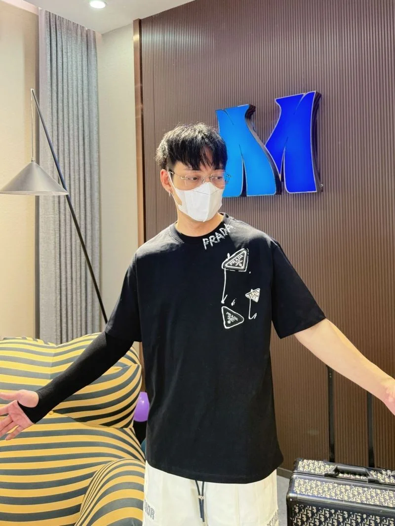 Inexpensive Prada T-Shirts