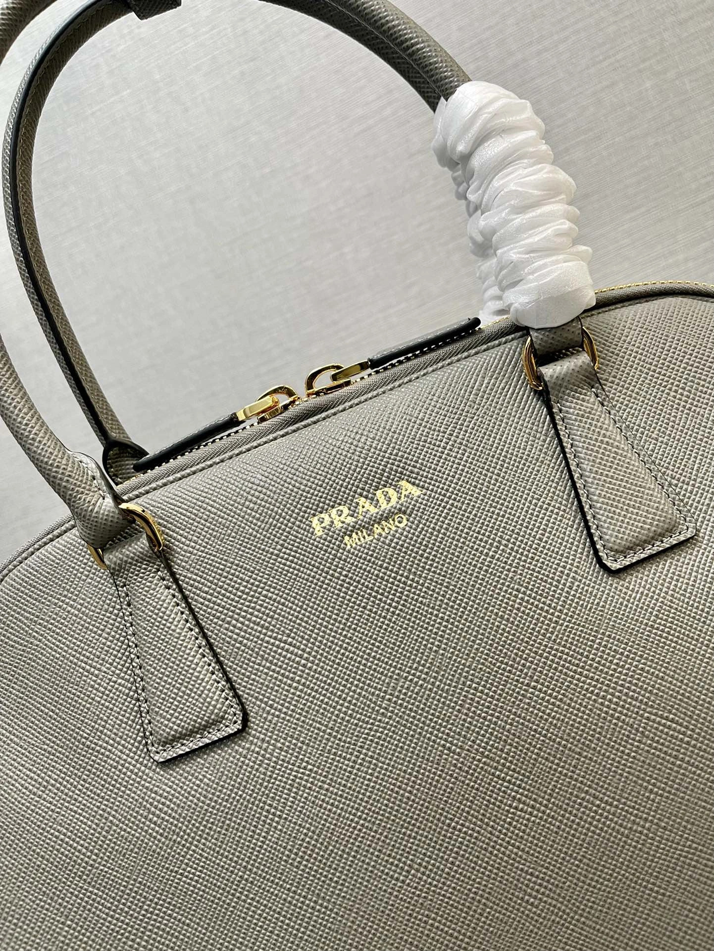 Accurate model Prada Top Handle Bags