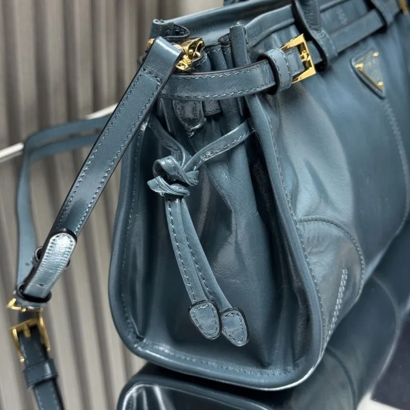 Accurate model Prada Top Handle Bags