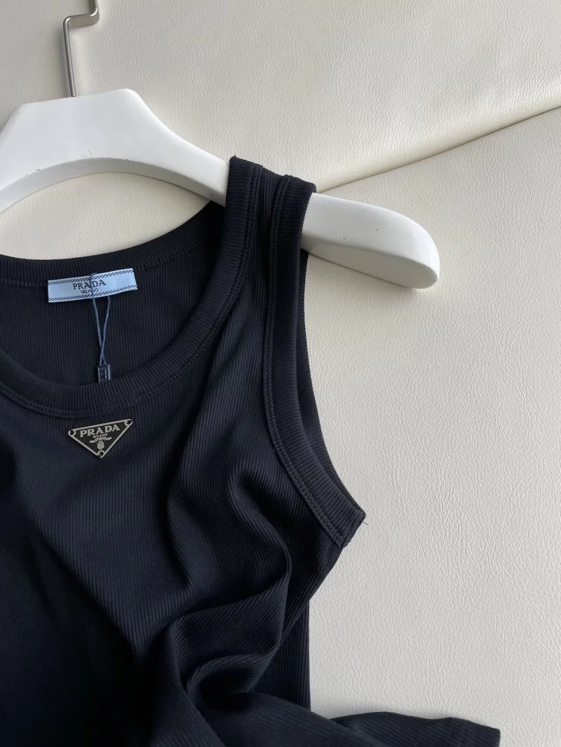 Top match Prada Vest