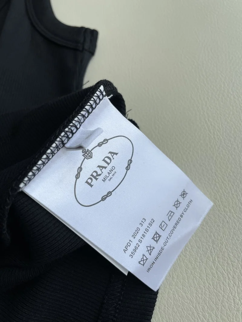 Top match Prada Vest