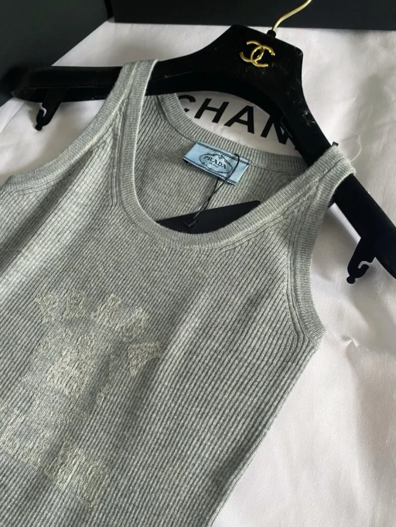 Accurate model Prada Vest