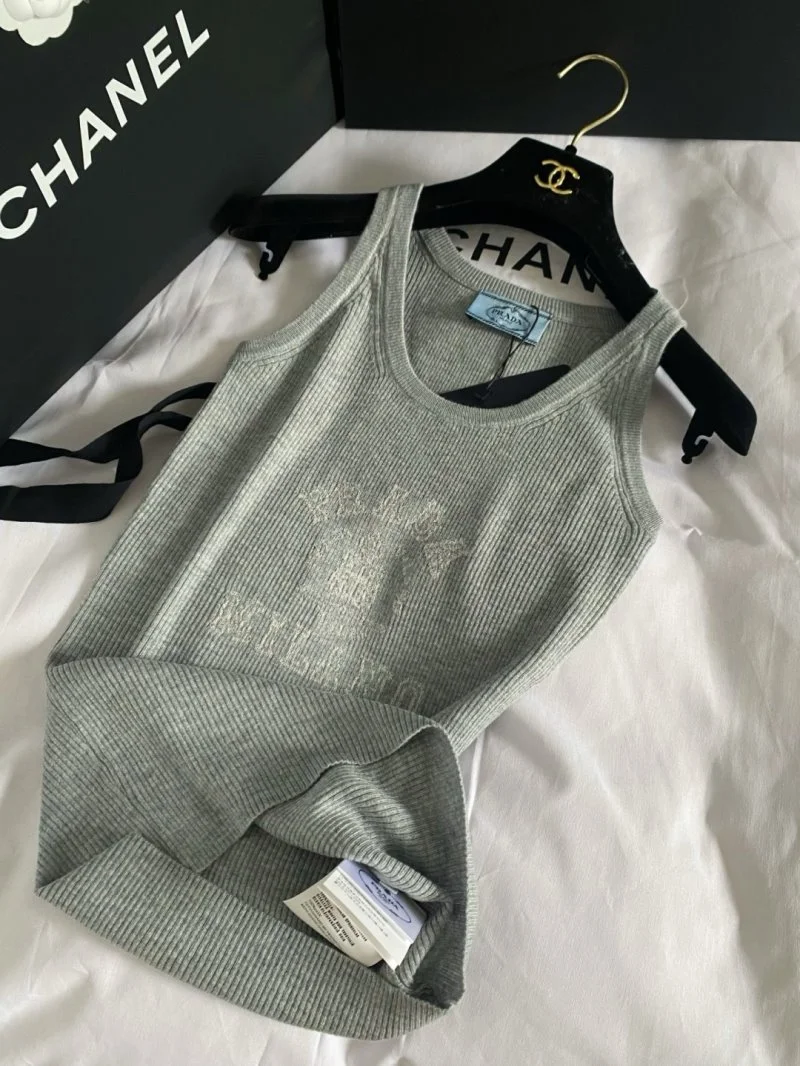 Accurate model Prada Vest