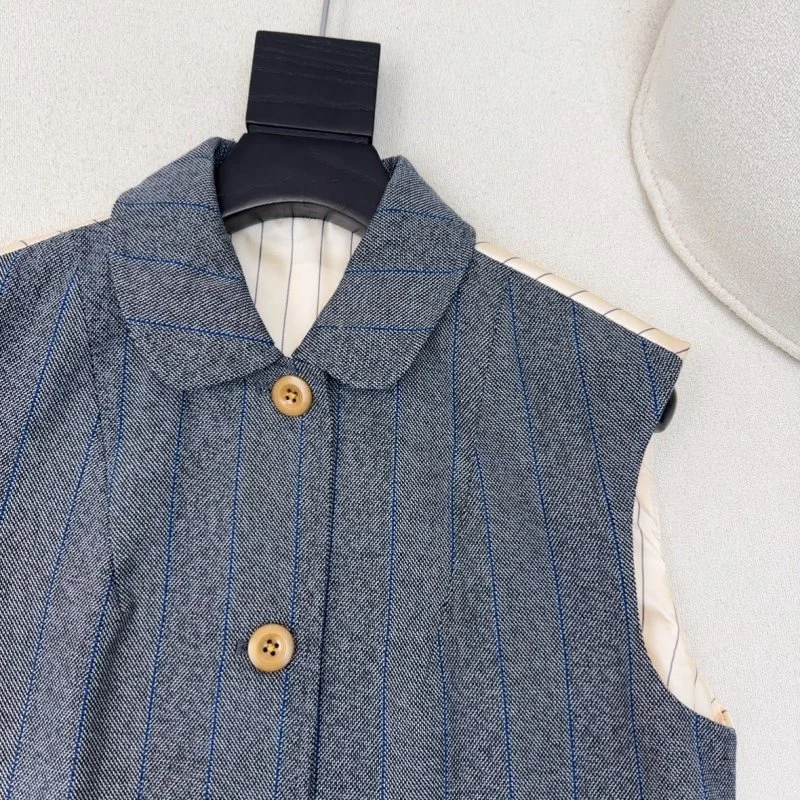 Accurate model Prada Vest
