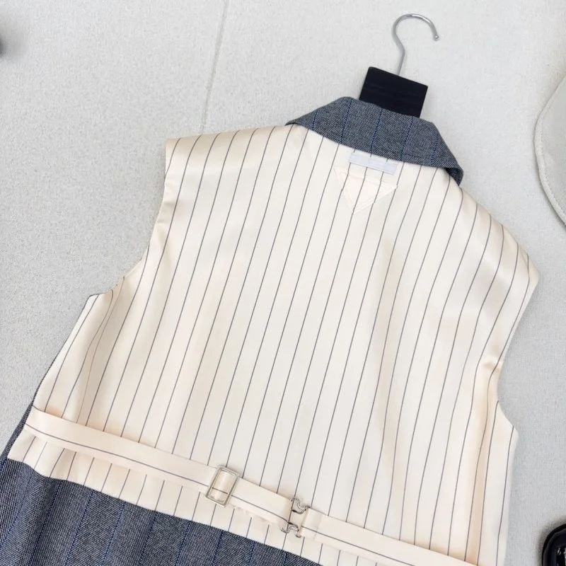 Accurate model Prada Vest