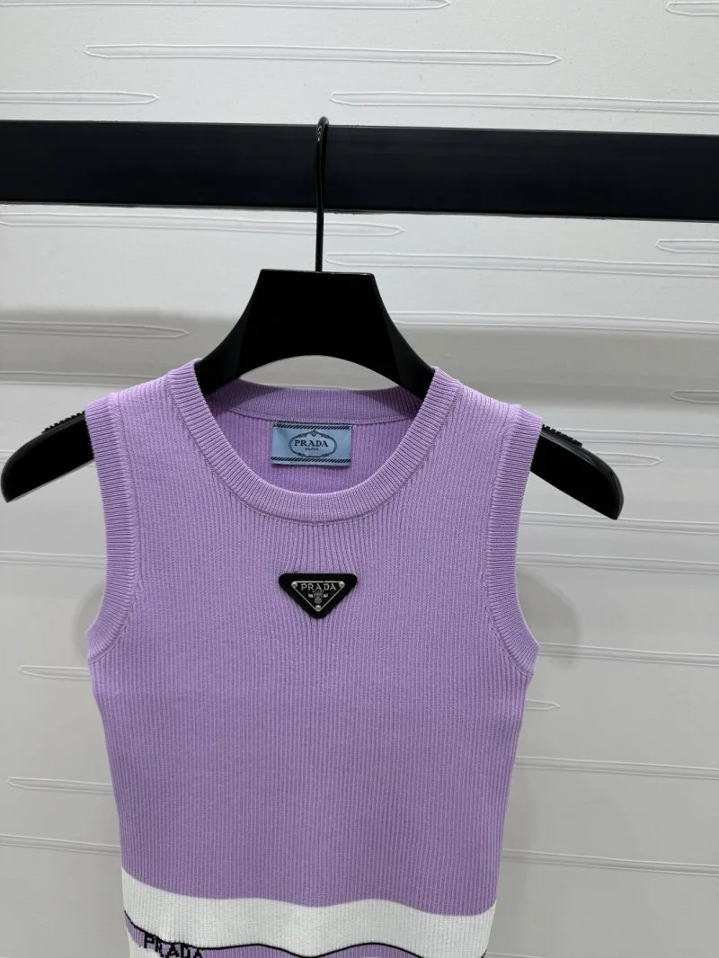 Accurate model Prada Vest