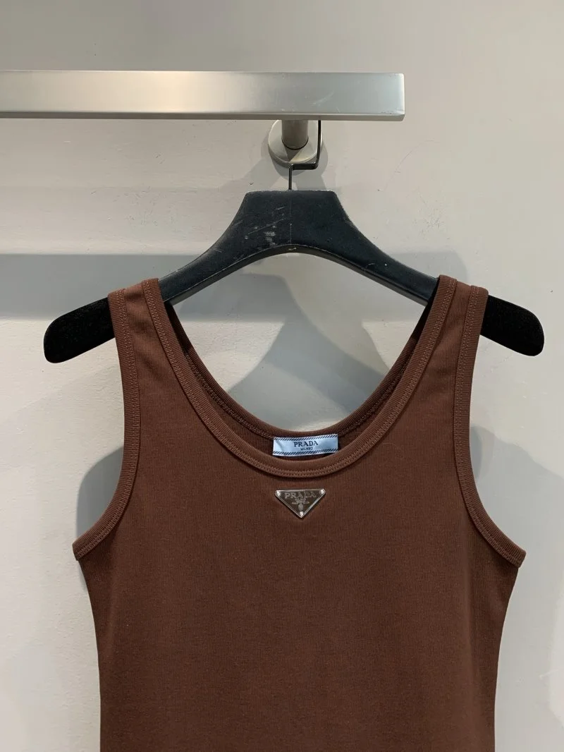 Accurate model Prada Vest