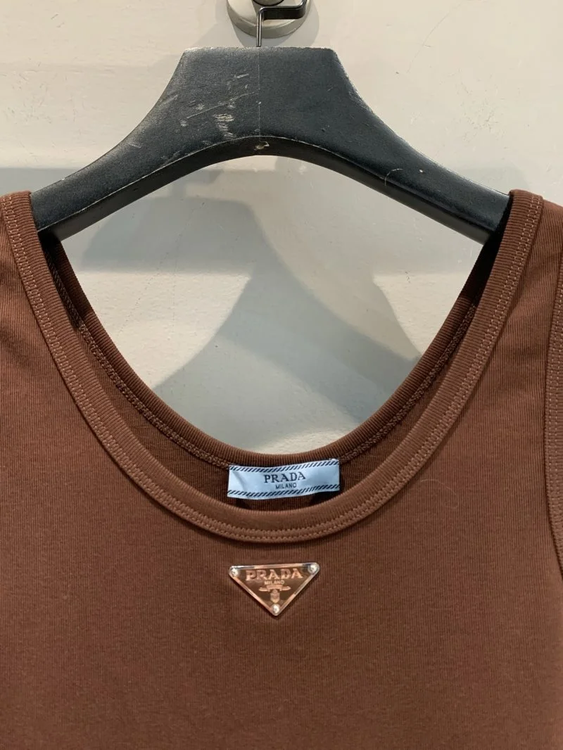 Accurate model Prada Vest