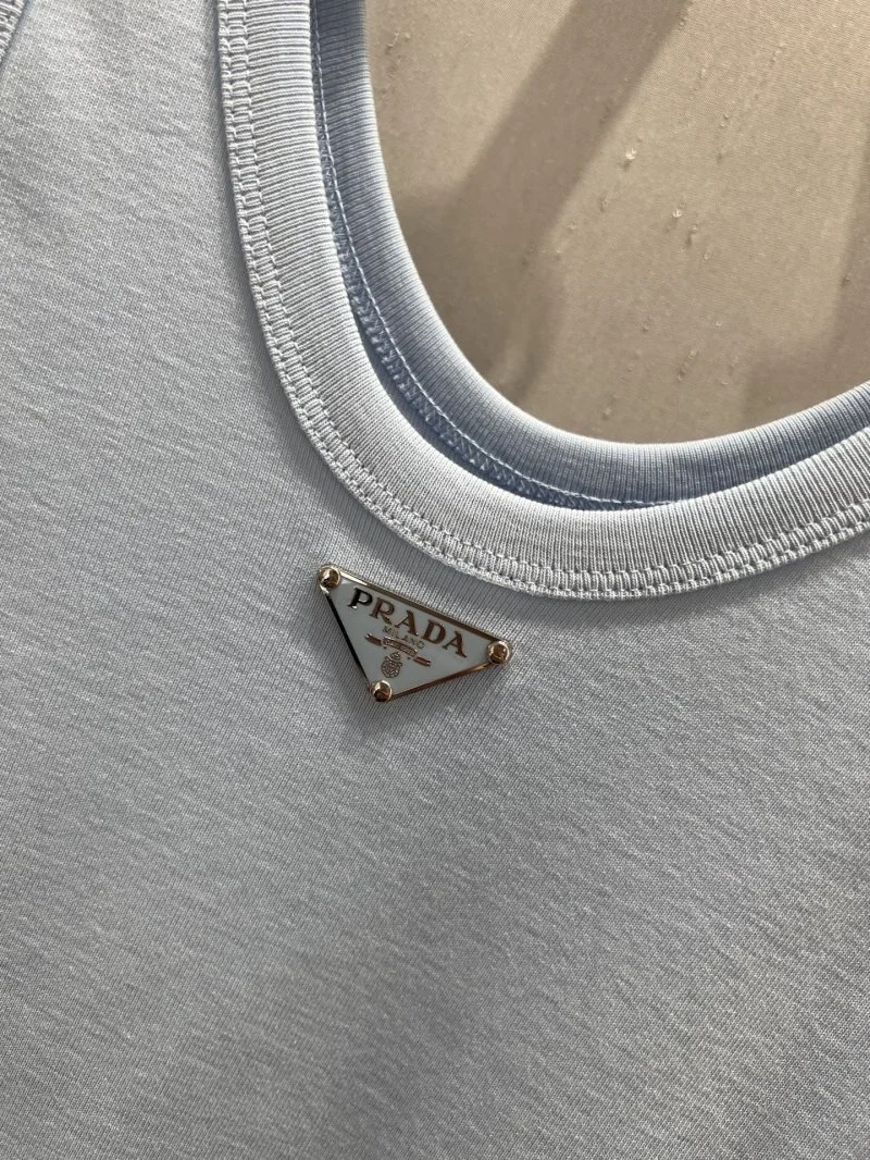 Accurate model Prada Vest