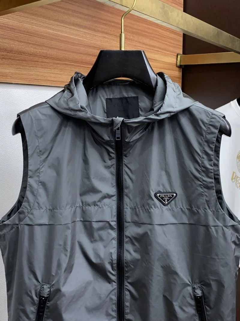 Top match Prada Vest