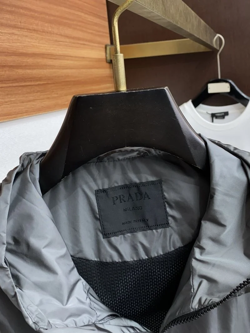 Top match Prada Vest