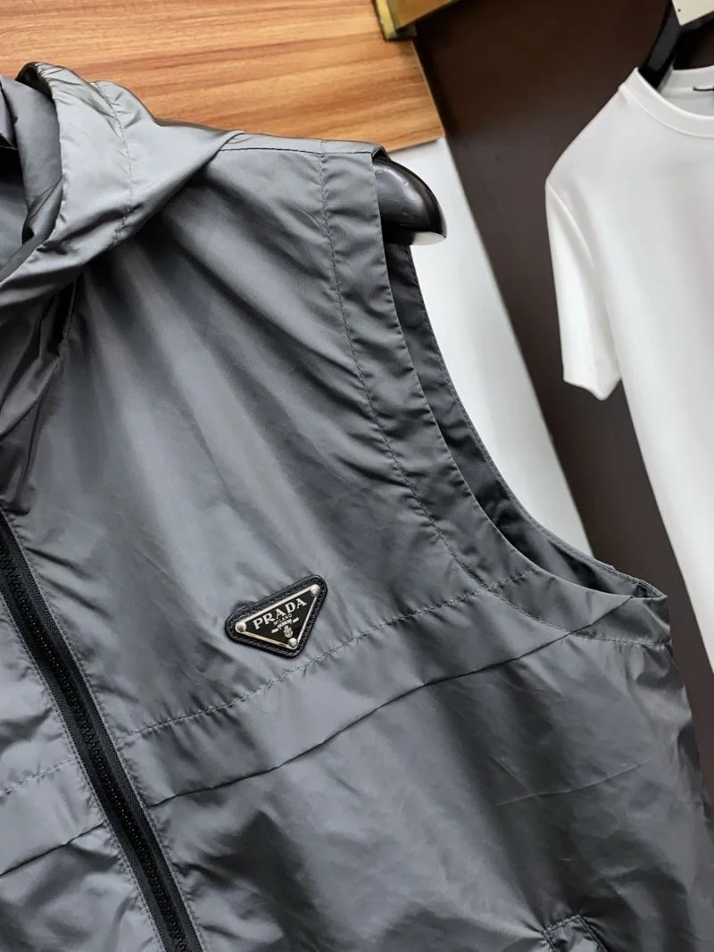 Top match Prada Vest