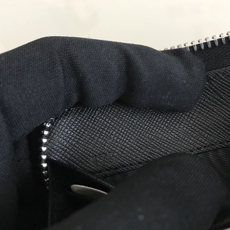Indistinguishable Prada Wallets Purse