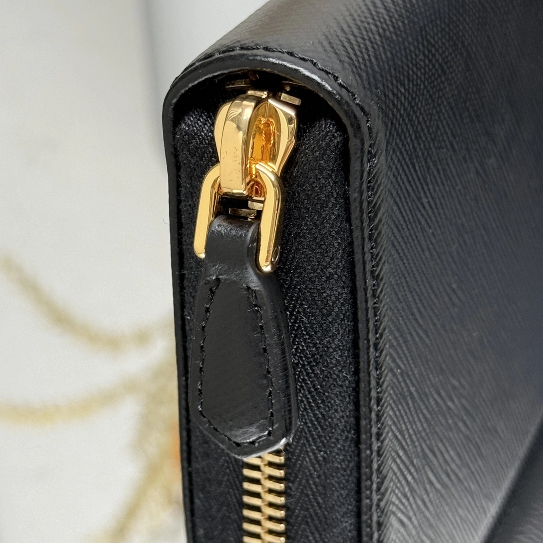 Cut-rate Prada Wallets Purse