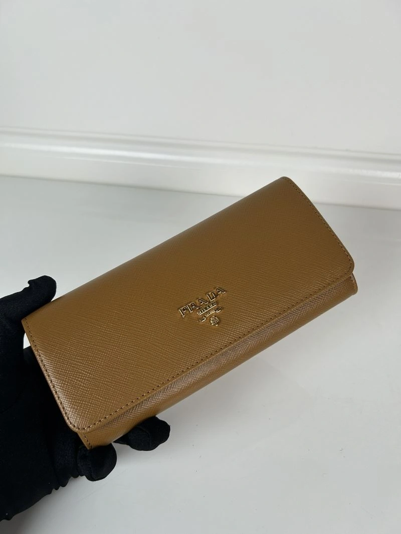 Indistinguishable Prada Wallets Purse