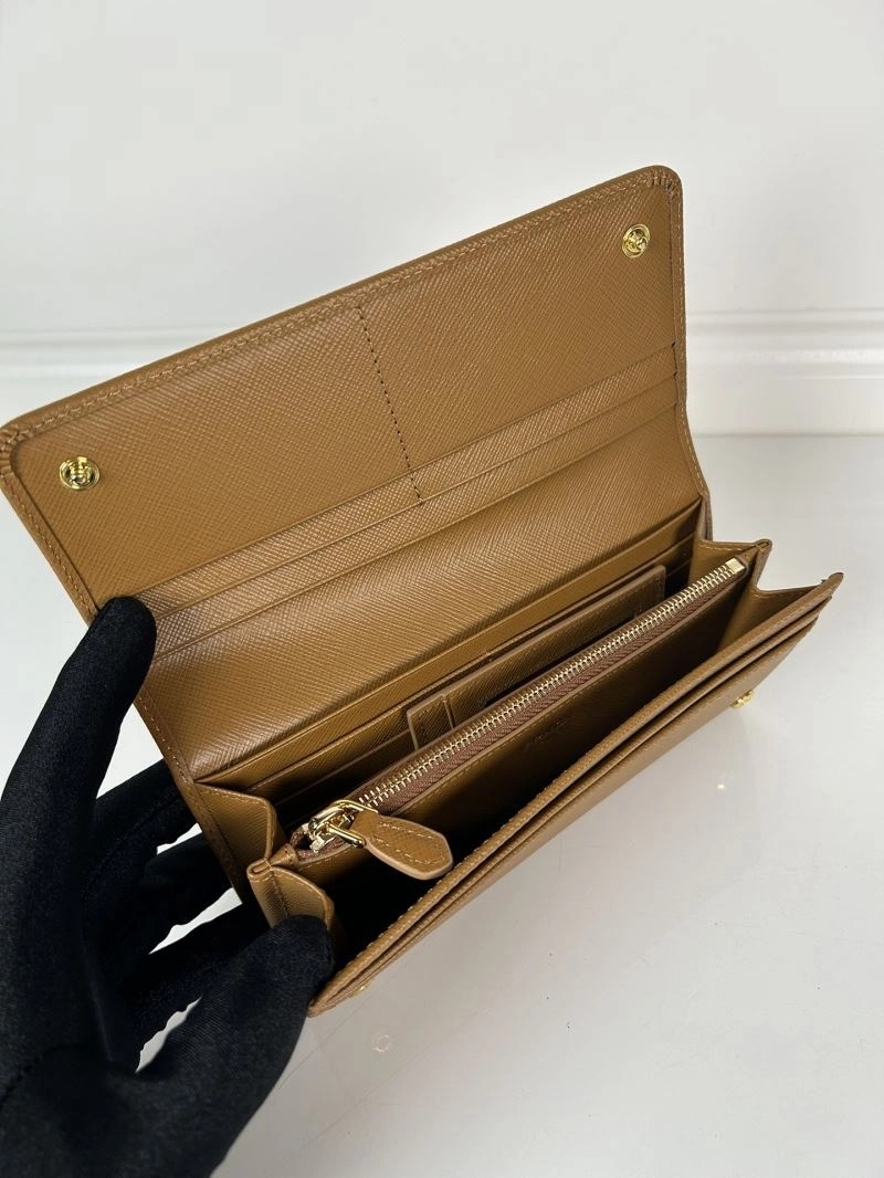 Indistinguishable Prada Wallets Purse