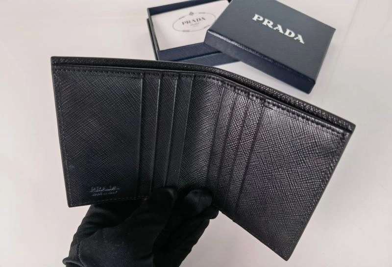 Indistinguishable Prada Wallets Purse