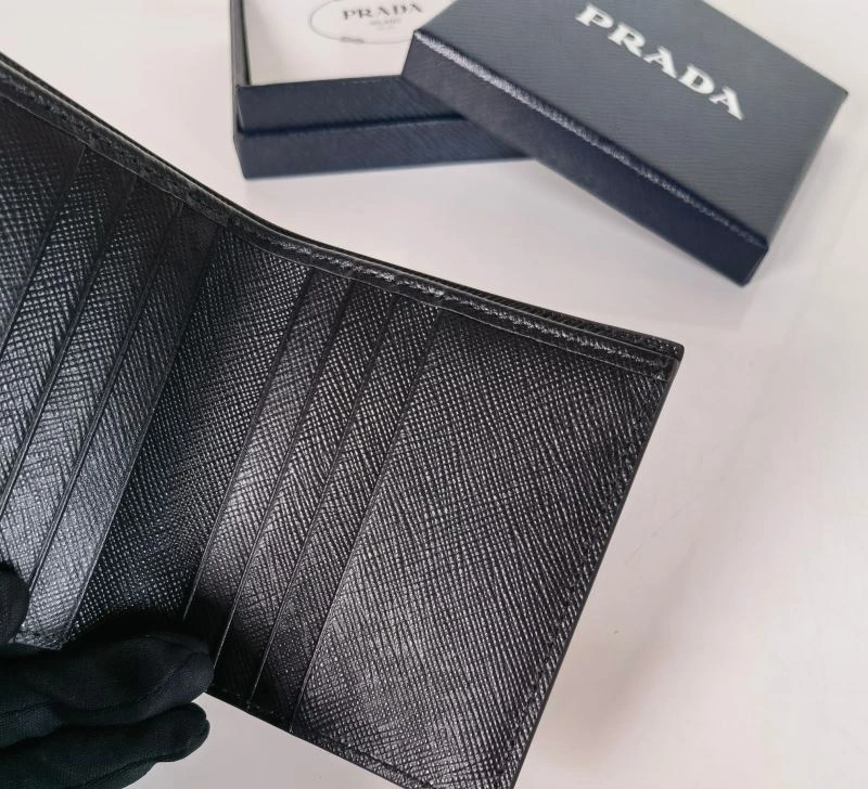 Indistinguishable Prada Wallets Purse