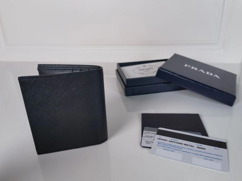 Indistinguishable Prada Wallets Purse