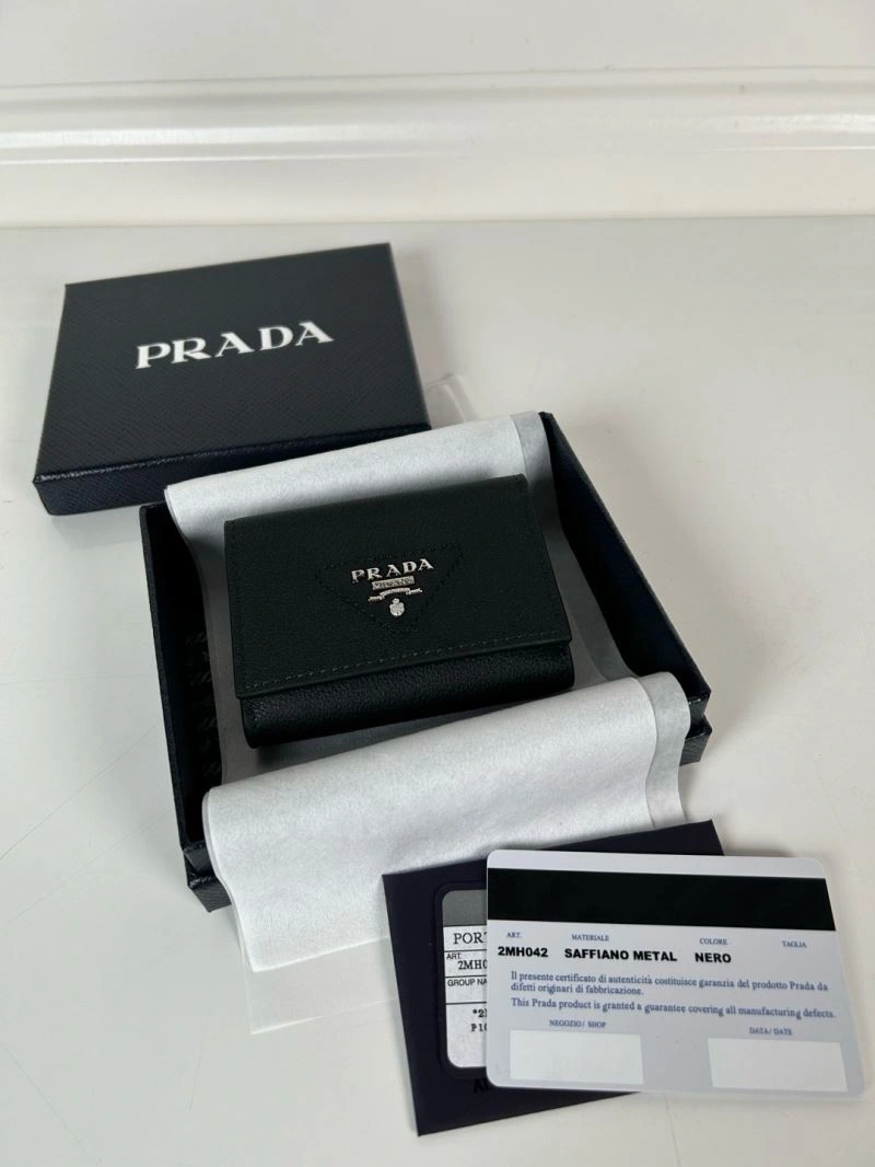 Indistinguishable Prada Wallets Purse