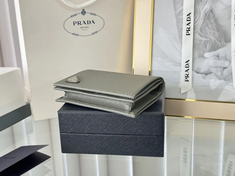 Indistinguishable Prada Wallets Purse